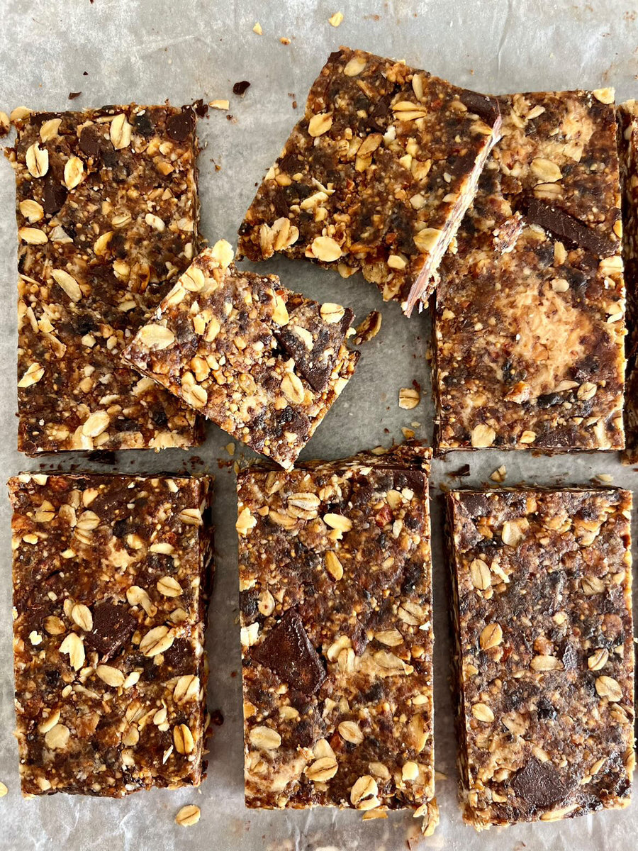 CHOCOLATE CHUNK RAW BARS – MUNCH A BUNCH