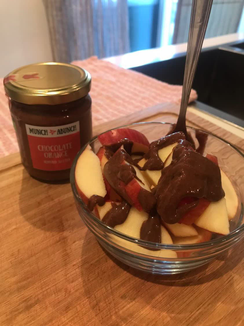 APPLE & CHOCOLATE ORANGE SNACK BOWL – MUNCH A BUNCH