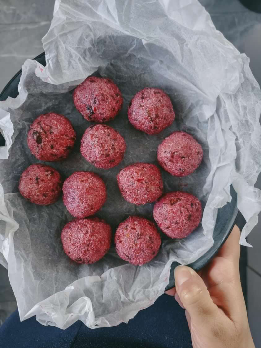 RASPBERRY COCONUT BITES – MUNCH A BUNCH