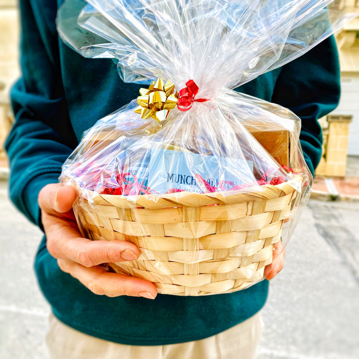 CREATE A HAMPER – MUNCH A BUNCH