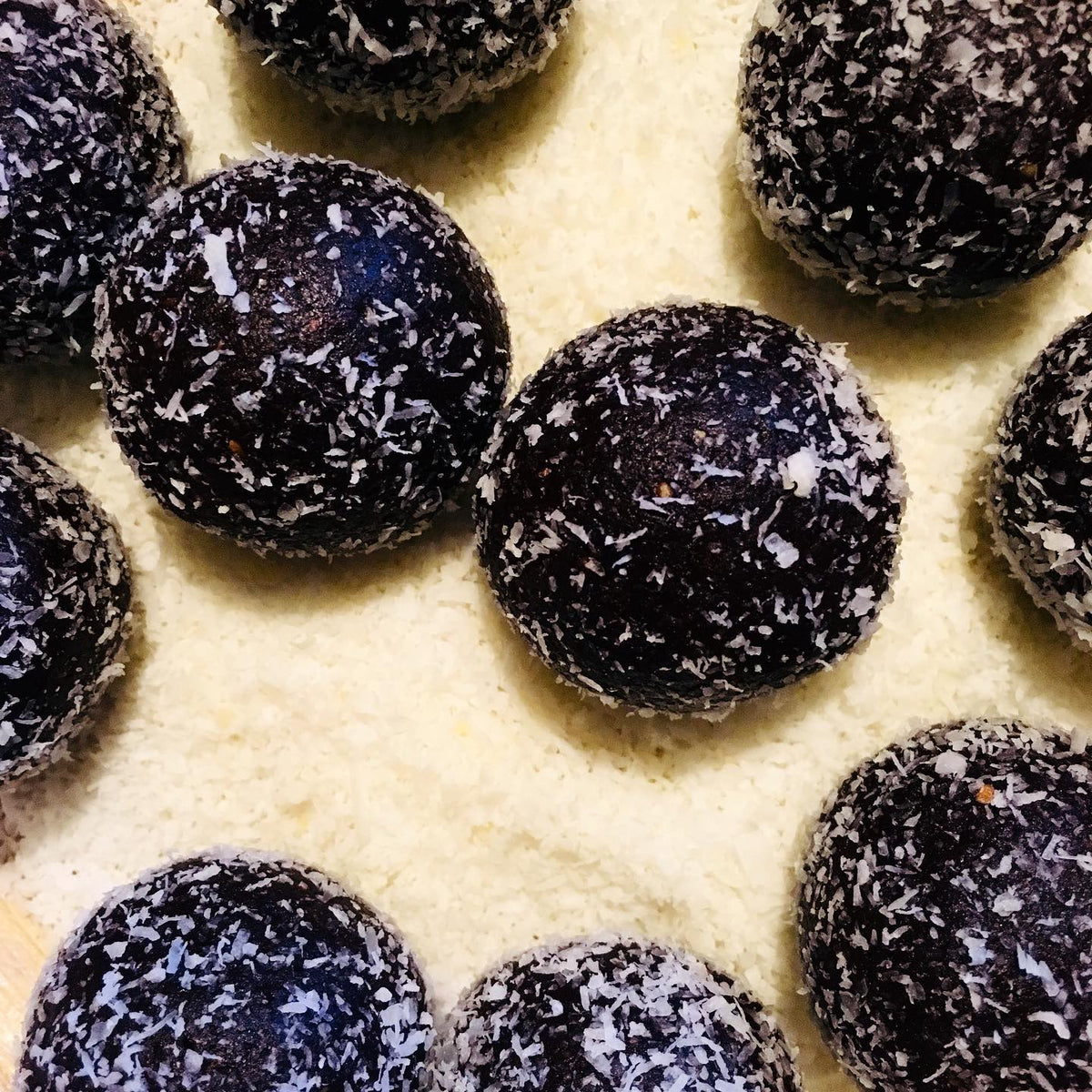 CHOCOLATE COCONUT BALLS – MUNCH A BUNCH